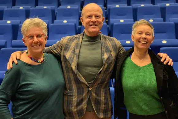 Wekelijkse les 'Dansen vanaf je stoel' voor mensen met dementie | Alzheimer Nederland